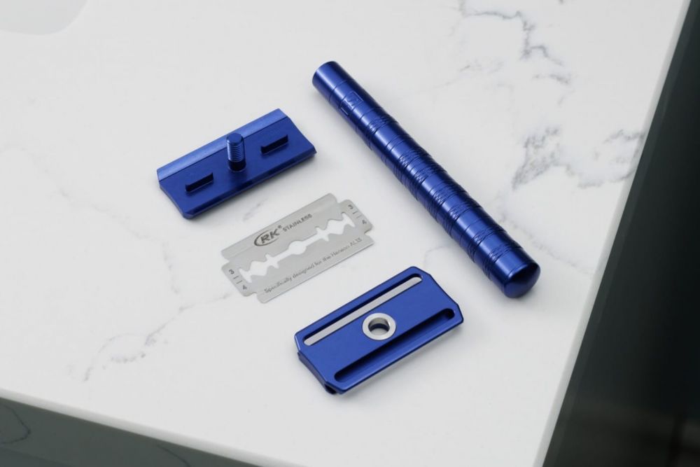 Henson Safety Razor 2.0 AL13 Mild - Steel Blue - Scheersalon.nl
